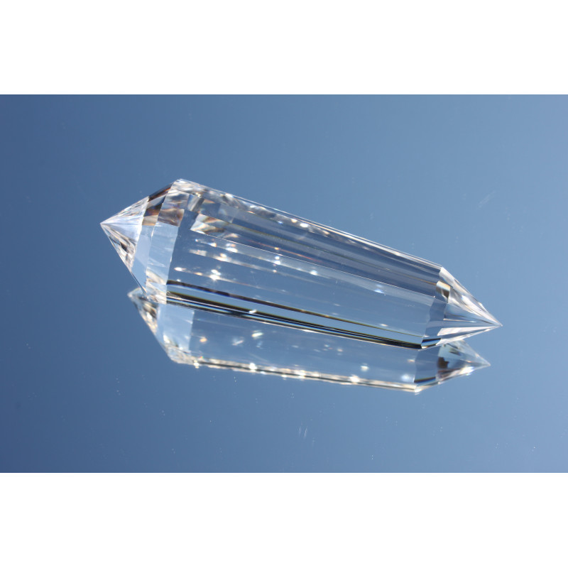 Seraph 13-20-33 facet phi crystal with phantom in the shape of an eye