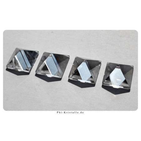 4 Maha Cohan Pyramids Vogel Cut